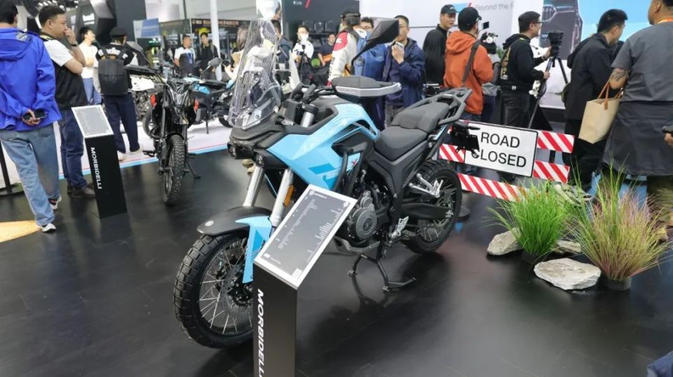 2025北京摩展丨电子油门铁壳羊，13980元起MBP铁子上市_腾讯新闻