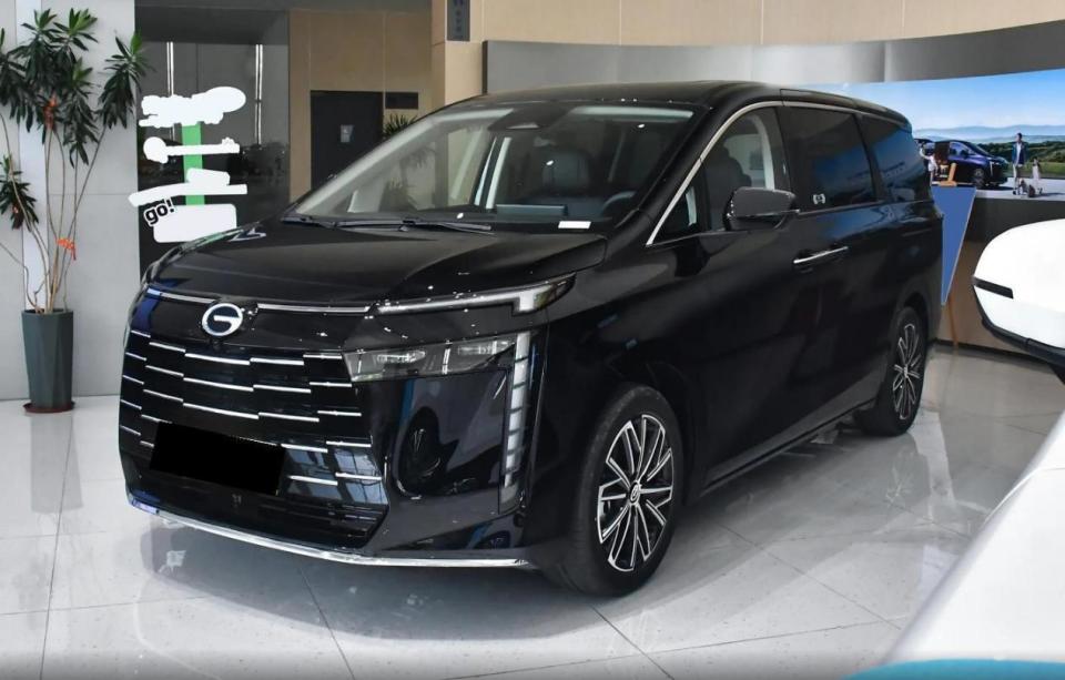 标配8155芯片，油耗5.58升，混动中型MPV，顶配售价还不到18万_腾讯新闻