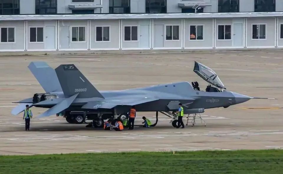 美专家：歼35“偷窃”了美国F35设计，上千GB数据被盗令F35被抄袭_腾讯新闻