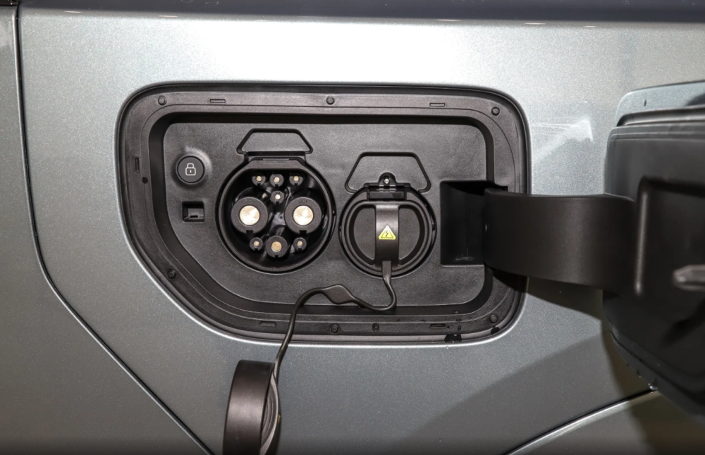 35万起，小鹏X9增程版开启预售，支持5C超充，纯电续航高达452km_腾讯新闻