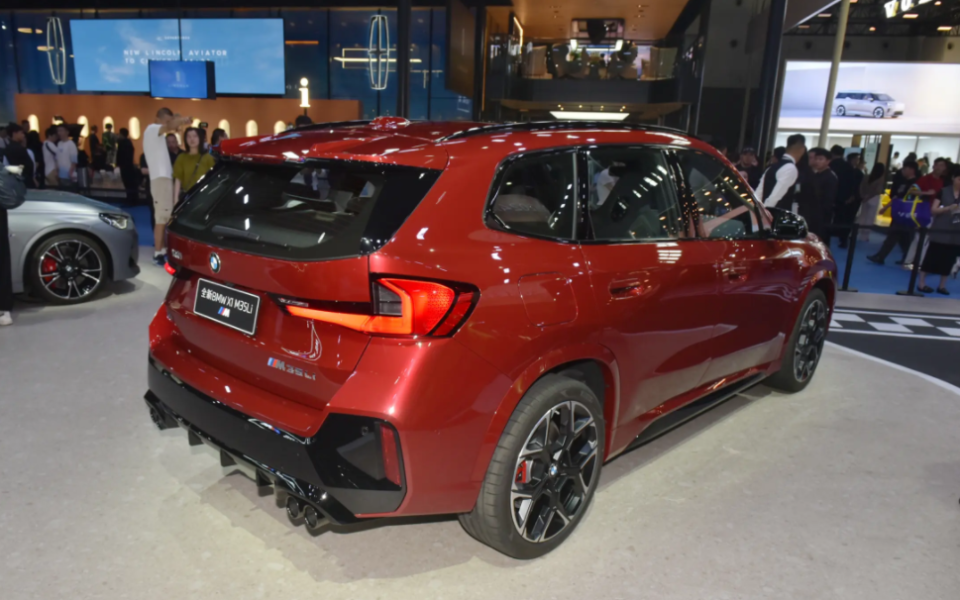 新凯迪拉克XT4:价格看齐比亚迪宋PLUS,性能对标宝马X1,四驱被减配_腾讯新闻