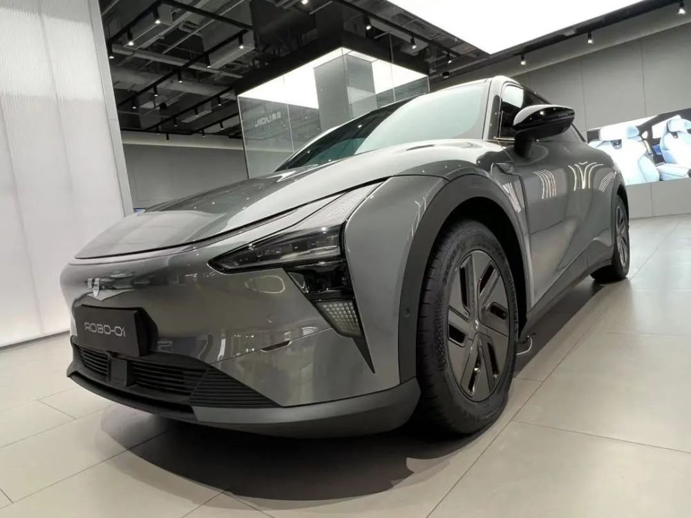 到店实拍集度ROBO-01，体验汽车机器人走进现实_腾讯新闻