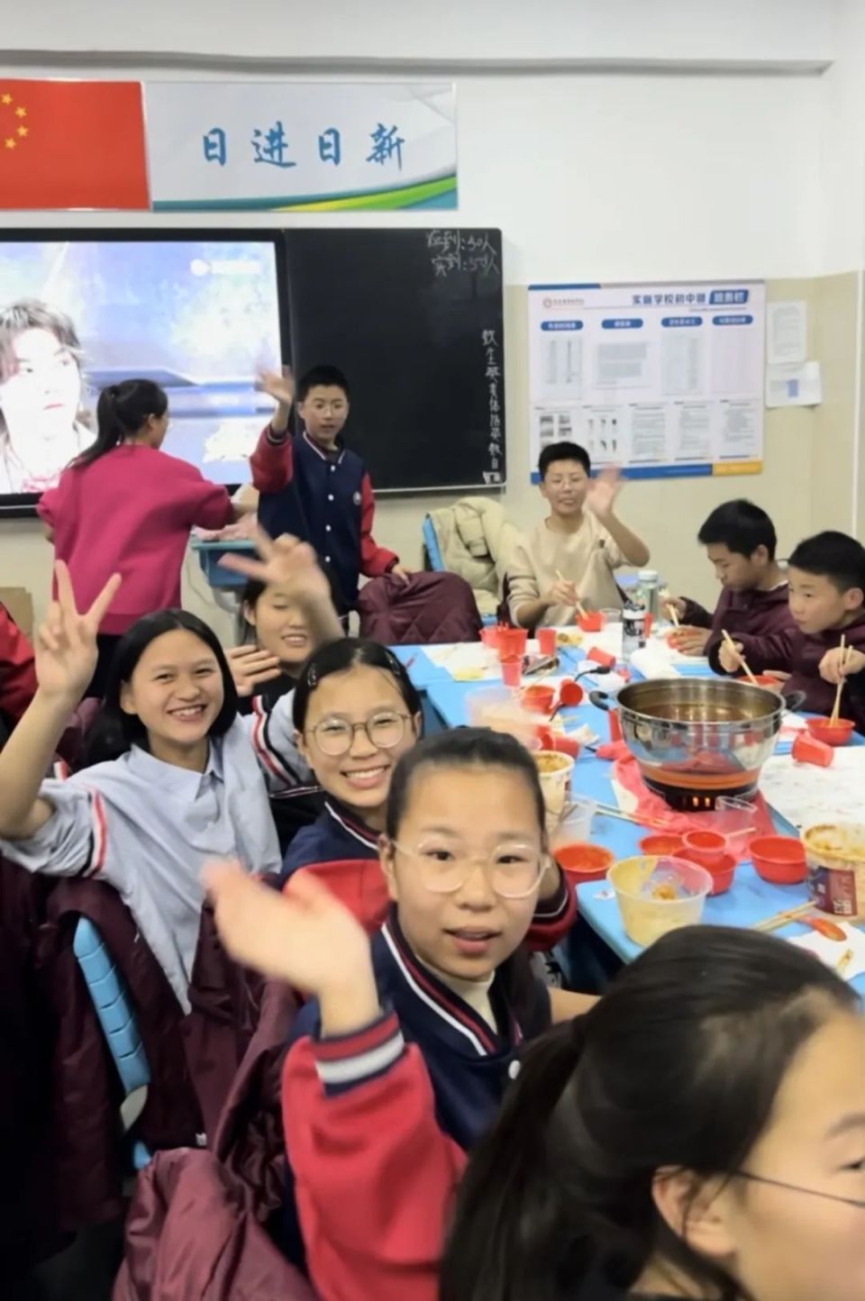 一起“恰”火锅吧！新乡这所学校的学生也太有口福了_腾讯新闻