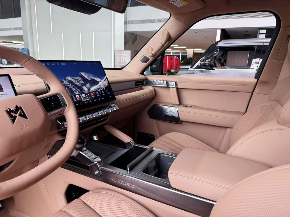 猛士M817到店实拍，车长5米1+华为乾崑，双电机551马力+空气悬架_腾讯新闻