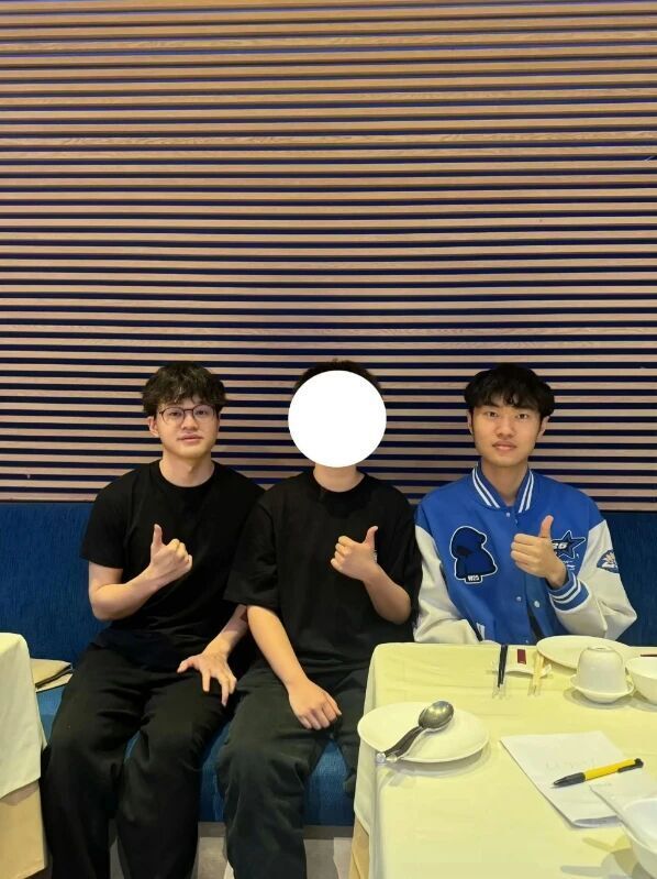 感情依然很好！网友偶遇Knight和Xun一起吃饭_腾讯新闻