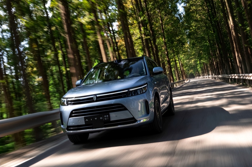 预算30万买新能源，问界M7/蔚来ES6/理想L7，常被比的3款车该咋选_腾讯新闻