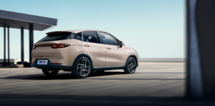 比五菱缤果更值？401km续航！哪吒AYA 7.38万元起_腾讯新闻