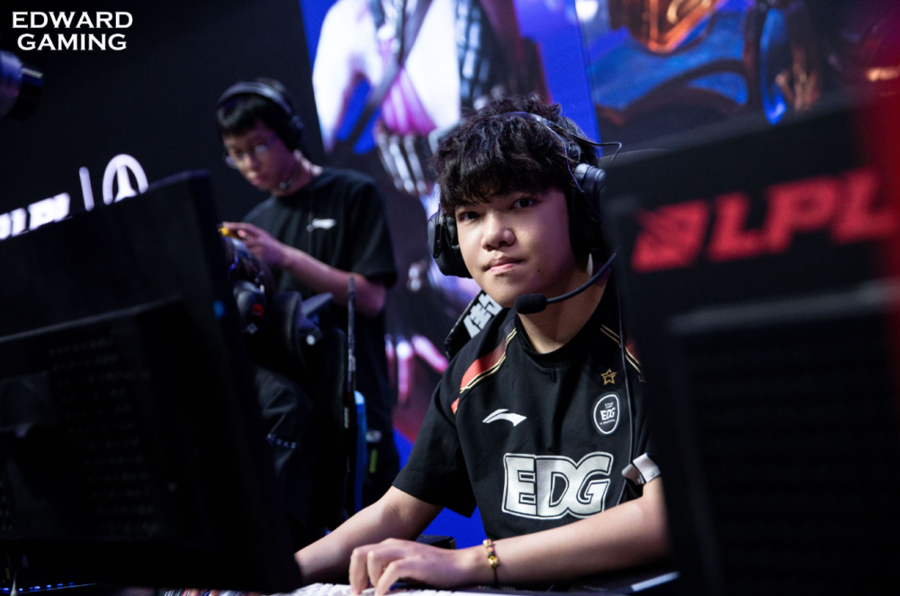 LPL涅槃王朝再胜登峰，EDG战胜WE晋级季后赛_腾讯新闻