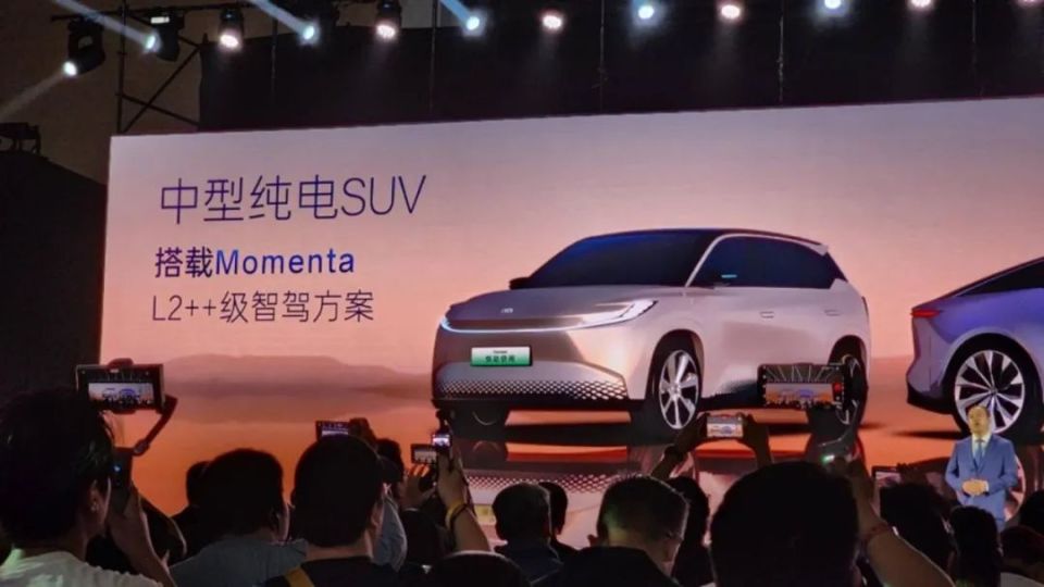 左手华为，右手Momenta，广汽丰田智舱智驾要追赶新势力？_腾讯新闻