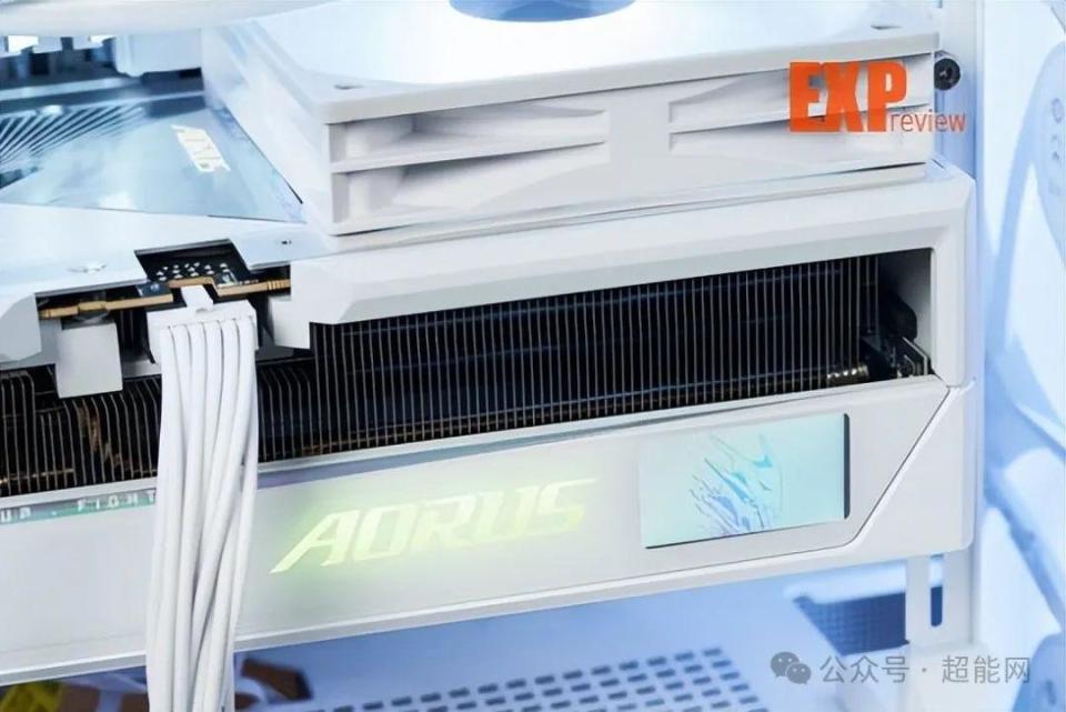 技嘉 AORUS RTX 5090 D MASTER ICE评测：焕然一新的“雕牌”旗舰_腾讯新闻