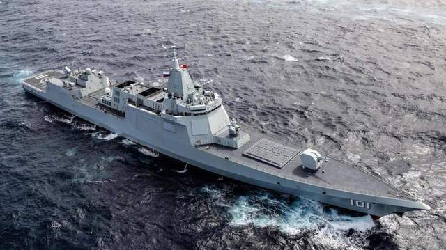 055型导弹驱逐舰：满载排水量13500吨，让国内网友感到惊讶_腾讯新闻