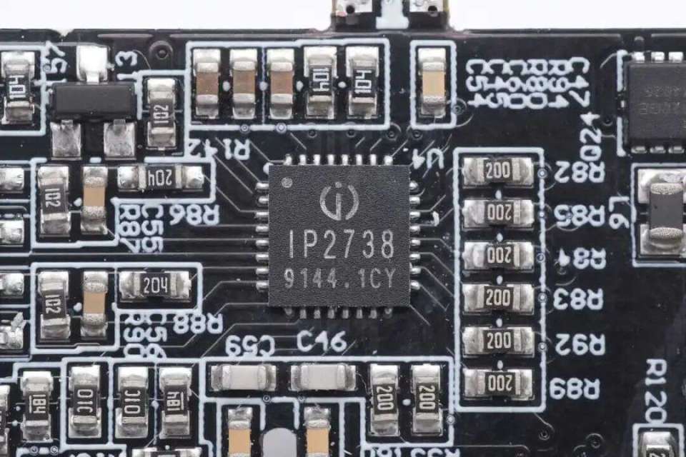 国产半导体行业又一颗璀璨“芯”星，旗下芯片超400款设备采用_腾讯新闻