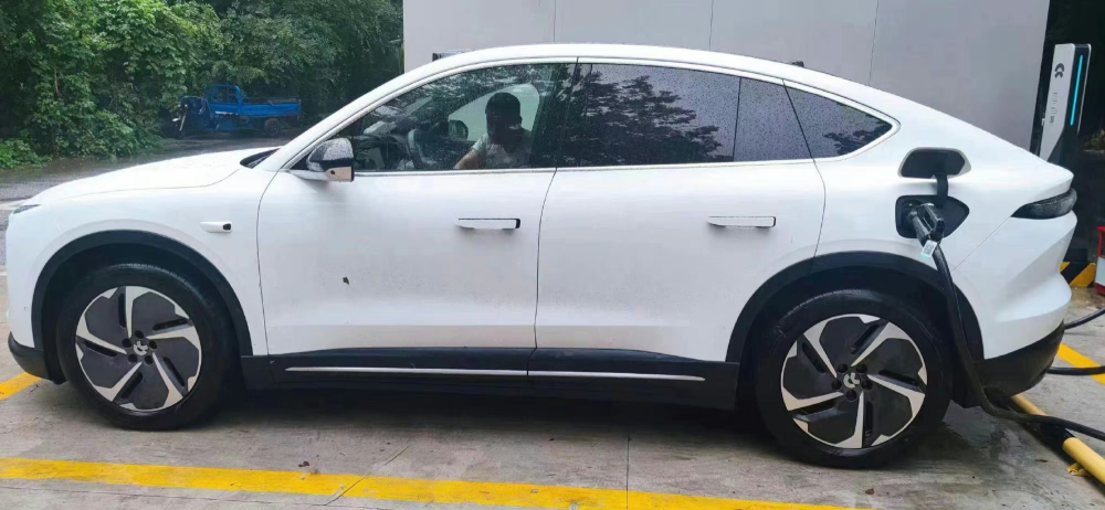 全新蔚来EC6实车曝光，配489马力＋630km续航，或降至35.8万起？_腾讯新闻