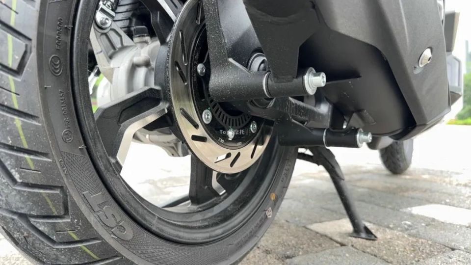 新车解读丨赛科龙RT150“焕芯”上市，售价12588元，到底改了哪里_腾讯新闻