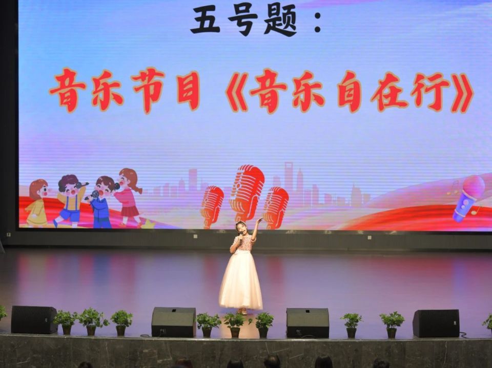 童声嘹亮展风采，鹤山小主持角逐“金话筒”！_腾讯新闻