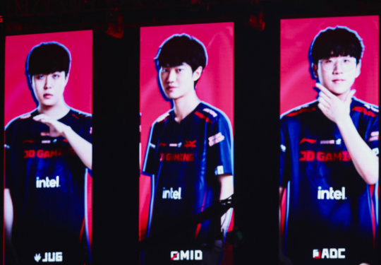 LPL夏季赛最佳阵容公布，JDG三人一阵！MVP却不是同位置最强_腾讯新闻