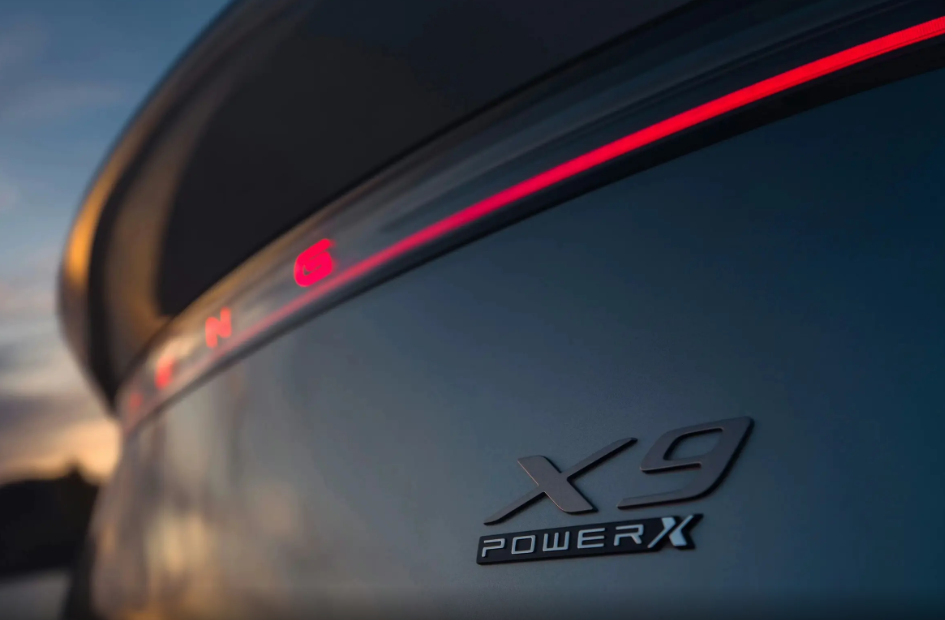 小鹏X9增程版有备而来，纯电续航450km，关键乘坐起来也很舒适_腾讯新闻