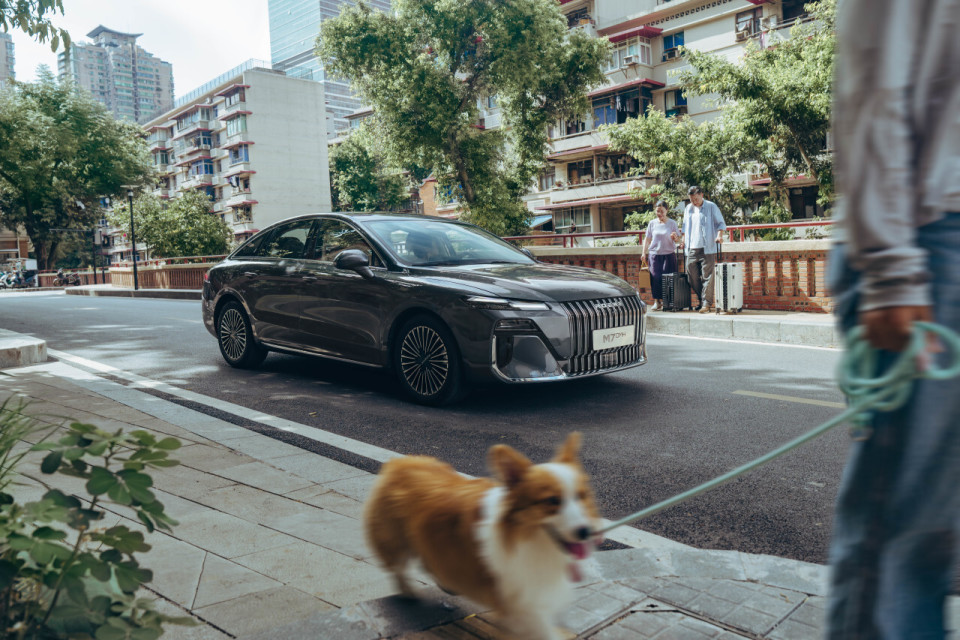 10万级长续航B级插混二选一，日产N6和荣威M7 DHM谁更有性价比_腾讯新闻