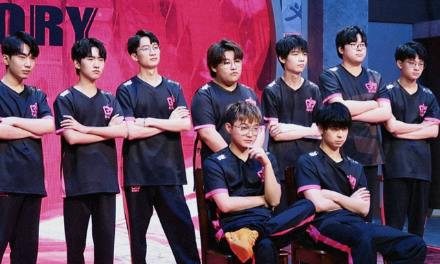 COA6中国大陆赛区预选赛：FPX.ZQ击败强敌Gr，晋级全球总决赛