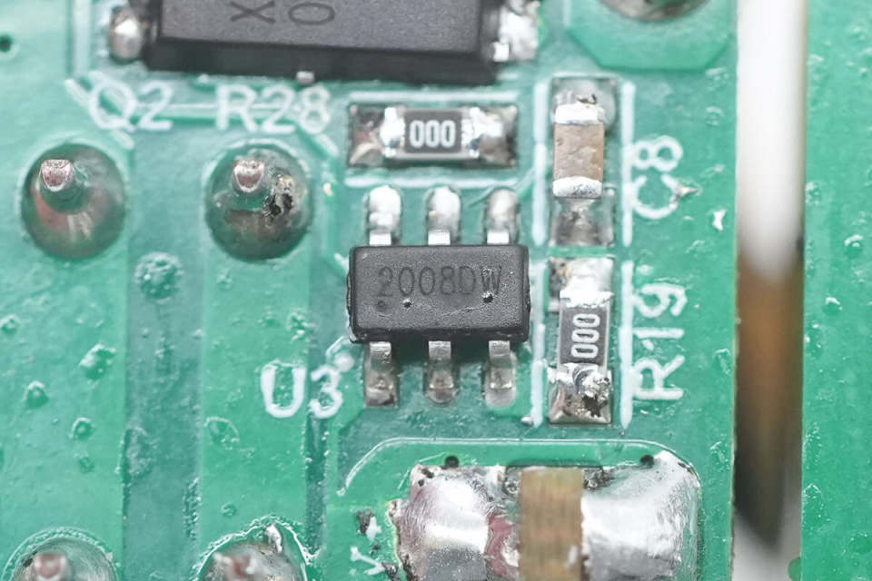 内置英集芯IP2726协议芯片，众森泰65W氮化镓充电器拆解_腾讯新闻