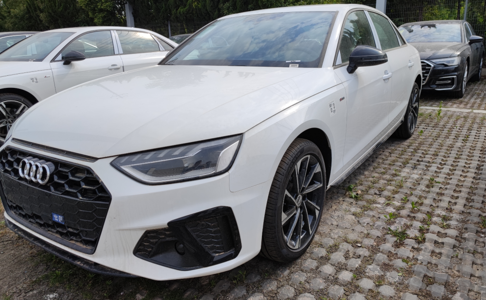 奥迪这次真“掀桌子”了！A4L下探到24.88万，值得入手吗？_腾讯新闻