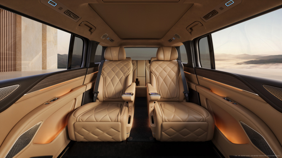 比亚迪仰望 U8L 内饰亮相：轴距 3250mm 三排布局，下半年上市_腾讯新闻
