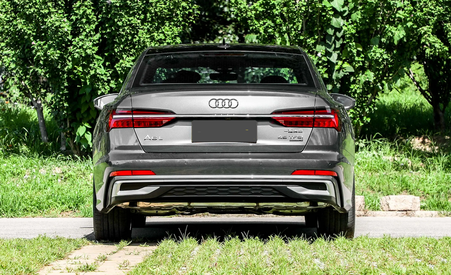 奥迪A6L搭载DLZ发动机＋真皮材质座椅，3.0T动力表现强悍_腾讯新闻