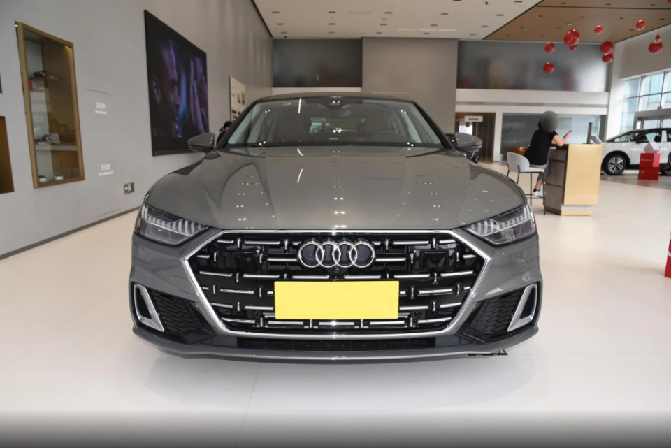 降至26.5万了，奥迪A7L究竟值不值得拥有？_腾讯新闻