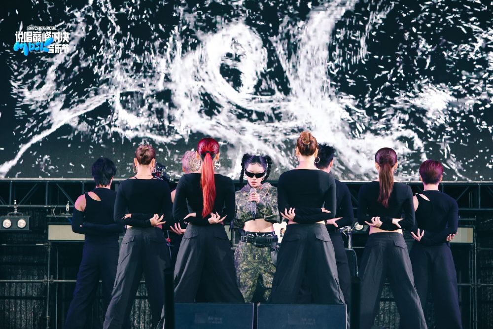 两日6万人狂欢，2025说唱巅峰对决·MDSK音乐节打造“Z世代消费”新样本_腾讯新闻