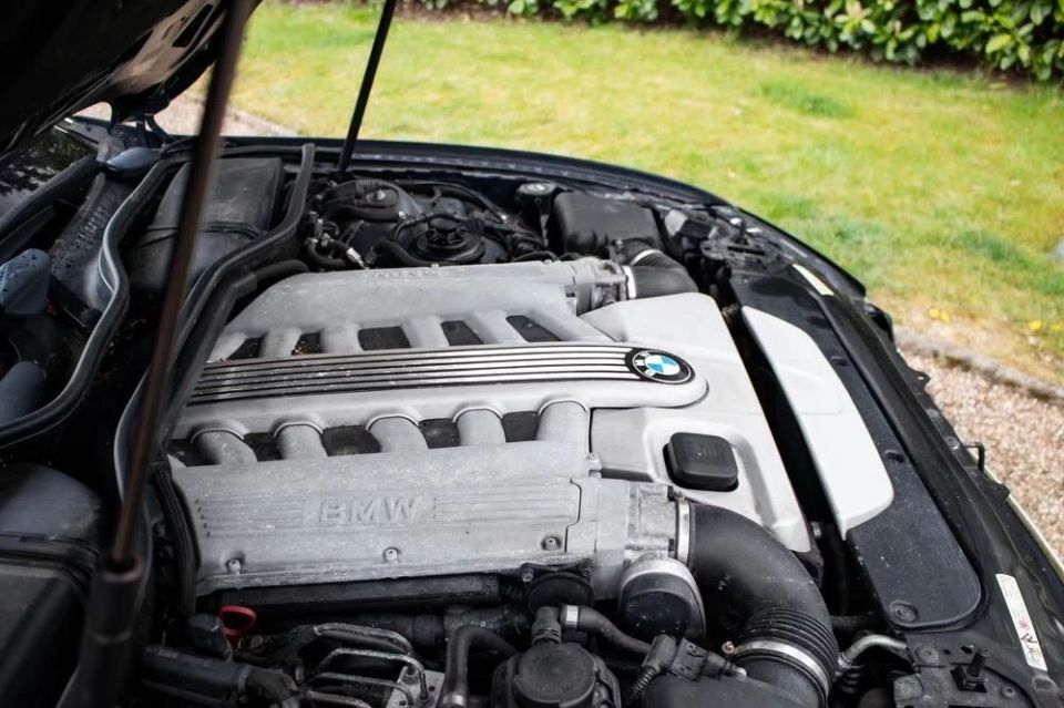 世界上最受人嫌弃的V12豪车？宝马7系E65/E66如今只值4000美元_腾讯新闻