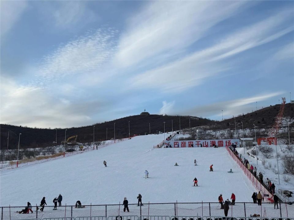 小编在线蹲！有没有一起去乌兰浩特市巴彦查干山滑雪的搭子！_腾讯新闻