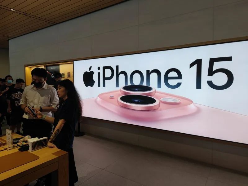 新机品控被吐槽，iPhone15的意料之外与情理之中_腾讯新闻