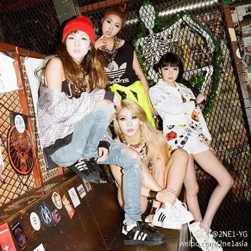 2NE1炸场回归，解散十年依然“我最红”_腾讯新闻