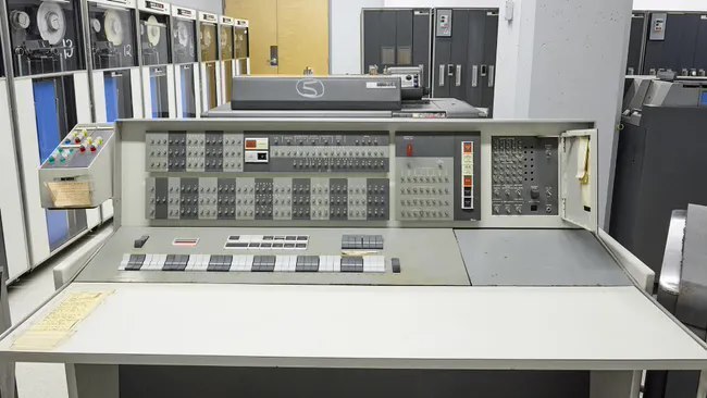 跨越65年的历史：传奇晶体管计算机IBM7090拍卖，指导价4~6万美元_腾讯新闻
