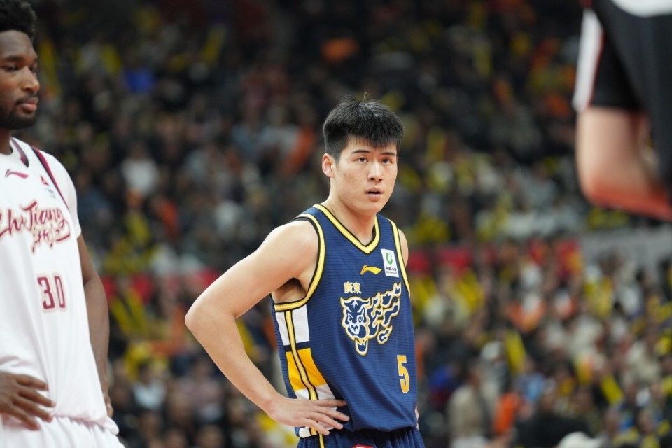 【CBA】本赛季以来最戏剧性的一幕出现，广东队1分惜败_腾讯新闻