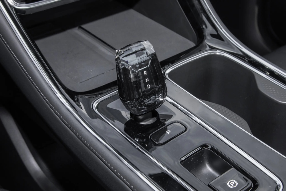 限时价6.89万元起，第5代帝豪开启预售，尺寸加长/标配Flyme Auto_腾讯新闻