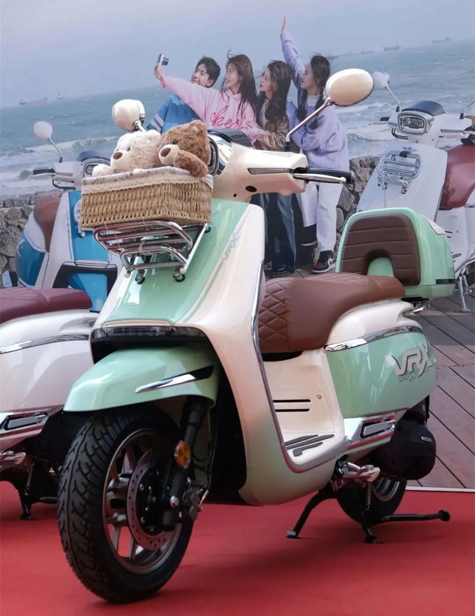 大阳两款新车上市：VRX150售价11980元起，ADV350+售价25980元_腾讯新闻