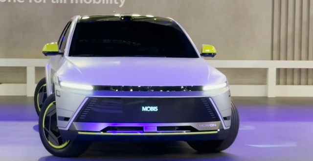 直击CES2024：现代摩比斯发布Mobion概念车 可原地 360 度旋转、横向移动_腾讯新闻