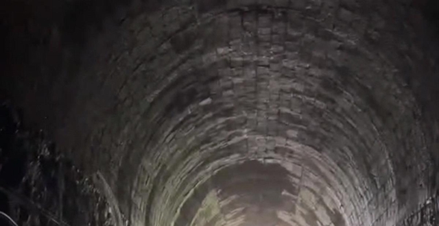 K396列车乘客徒步9小时走出安置地报平安，食物及住宿都优先老人和孩子_腾讯新闻