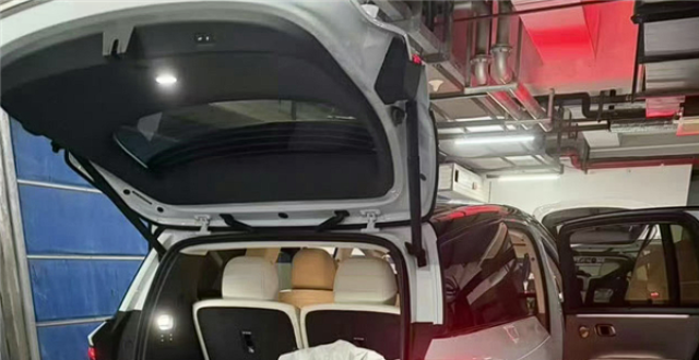 35万级家用纯电SUV 理想i8实车内饰首次曝光：比较眼熟_腾讯新闻