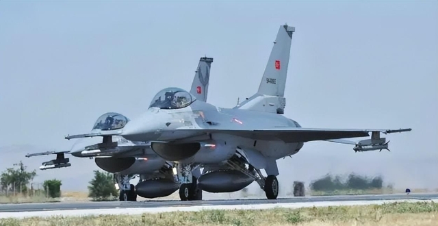 土耳其不再考虑歼10CE！天价采购F16战机，向美国缴纳保护费？_腾讯新闻