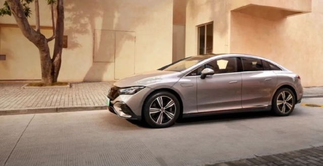 蔚来ET7对比奔驰EQE，论豪华谁更胜一筹？_腾讯新闻