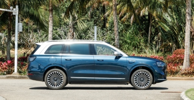 2025款问界M9上市72小时大定突破21000台 售46.98万元起_腾讯新闻