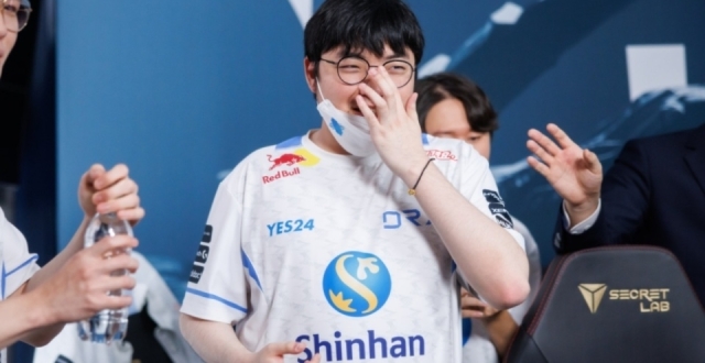 S12冠军三人组重聚！BeryL加盟KT，Deft再次起舞？_腾讯新闻