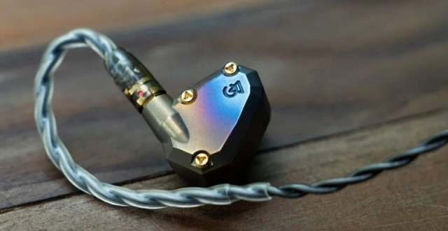 Campfire Audio Moon Rover简评：喜欢的耳机“有色彩”_腾讯新闻