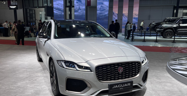 2023上海车展丨23款捷豹XFL上市 售39.98万元起 鎏金版首发亮相_腾讯新闻