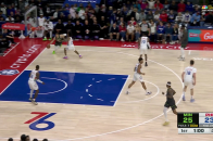 NBA常规赛：森林狼vs76人丨一步就过掉防守 迪文琴佐回头望月反手上篮稳稳命中_腾讯新闻