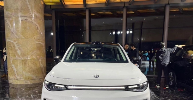 零跑C10预售15.18万起，配8295芯片+激光雷达，3月上市_腾讯新闻