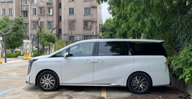 挑战腾势D9，综合续航超1000km，可油可电的MPV，试驾广汽传祺E9_腾讯新闻