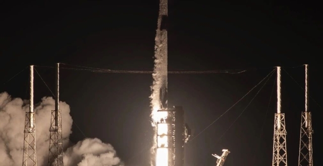 SpaceX猎鹰9号实现第300次着陆回收，再发22颗星链卫星_腾讯新闻